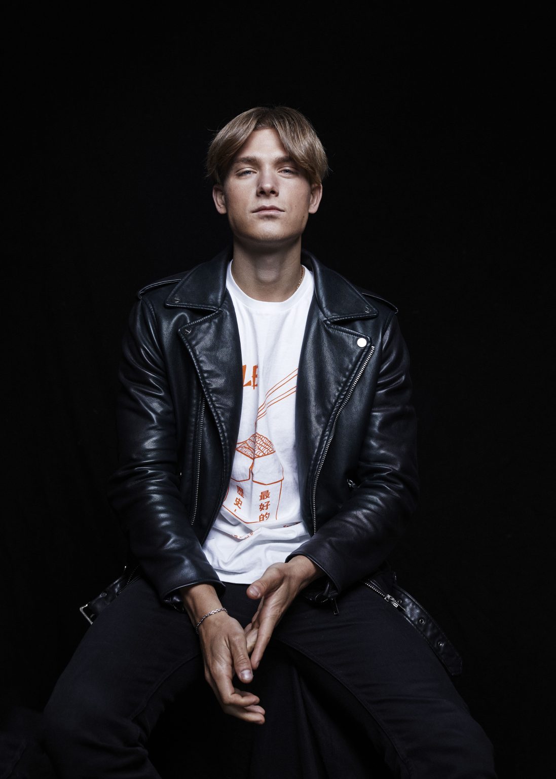Oliver Brynnum: Quite Energetic Vanity Teen 虚荣青年