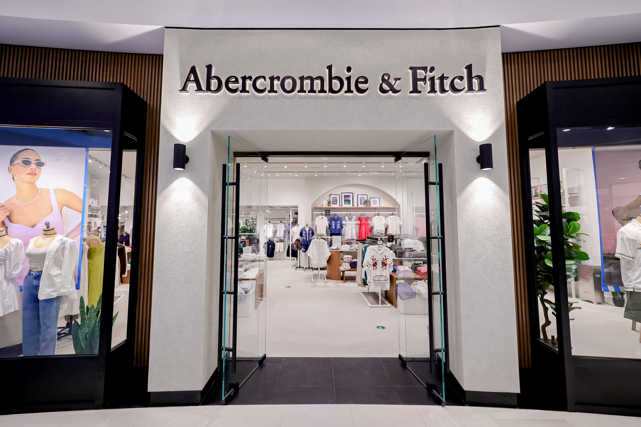 Abercrombie & Fitch Brings The Holiday Spirit To China With The First ...